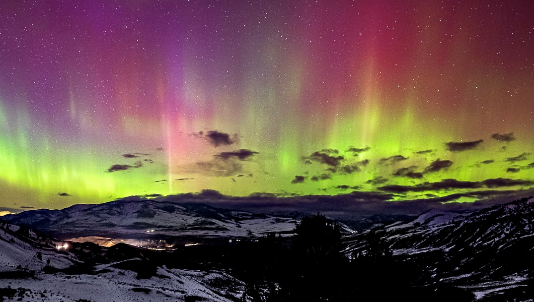 Geomagnetic Storms Pump Terawatts into the Thermosphere | Spaceweather.com